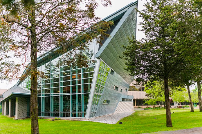 Estudia en Loyalist College - Tour Idiomas